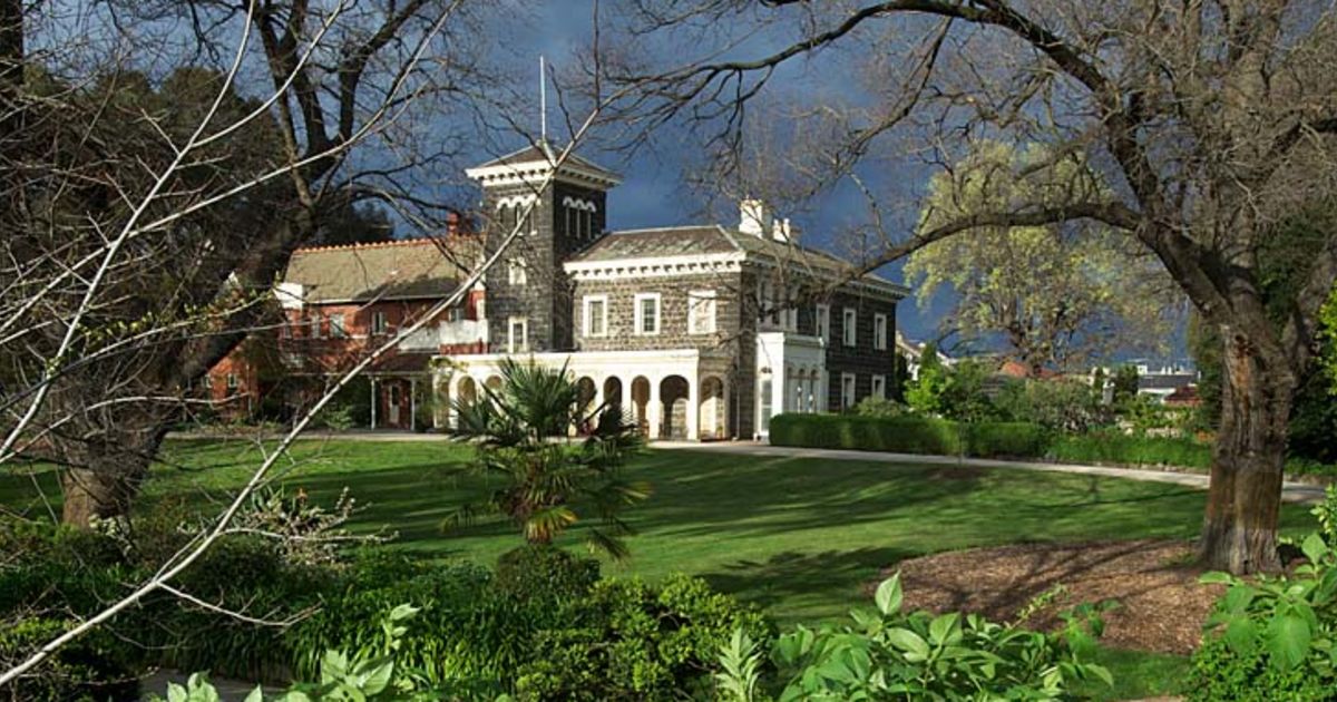 VISIT TO BISHOPSCOURT, EAST MELBOURNE